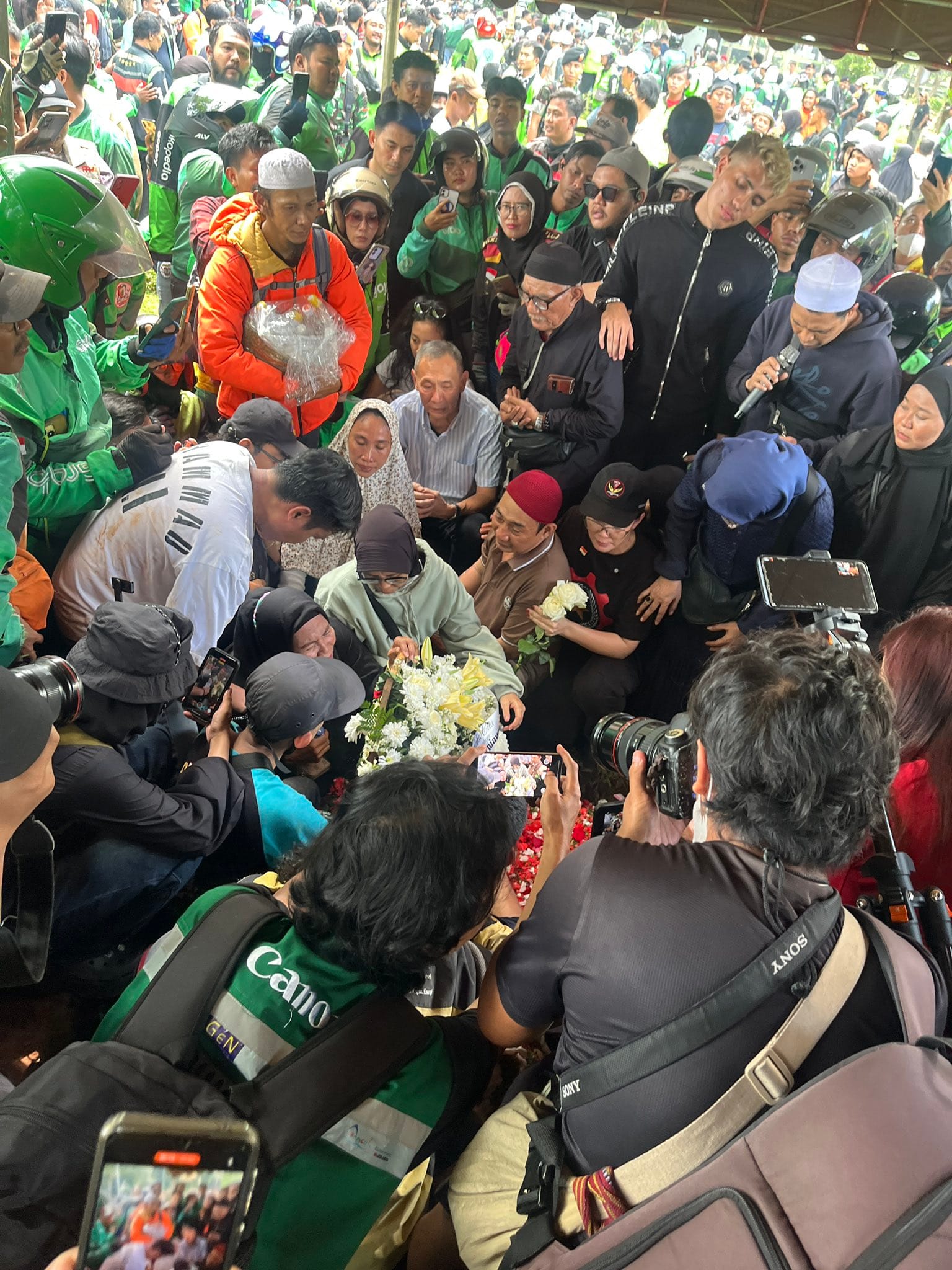 Who Is Affan Kurniawan, As Video Of Delivery Rider Being Killed By ...